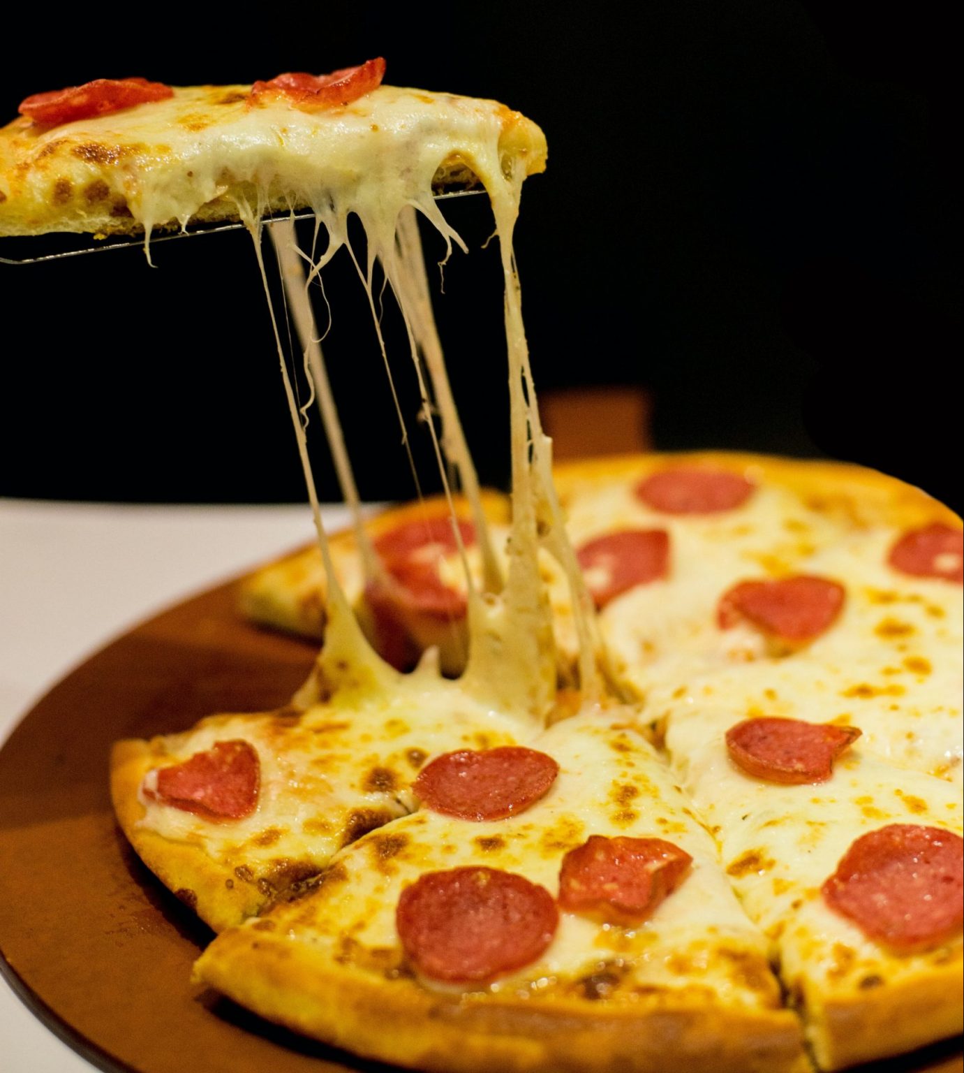 The Big 24 Inch Pizza Order Today | Toarminas Pizza